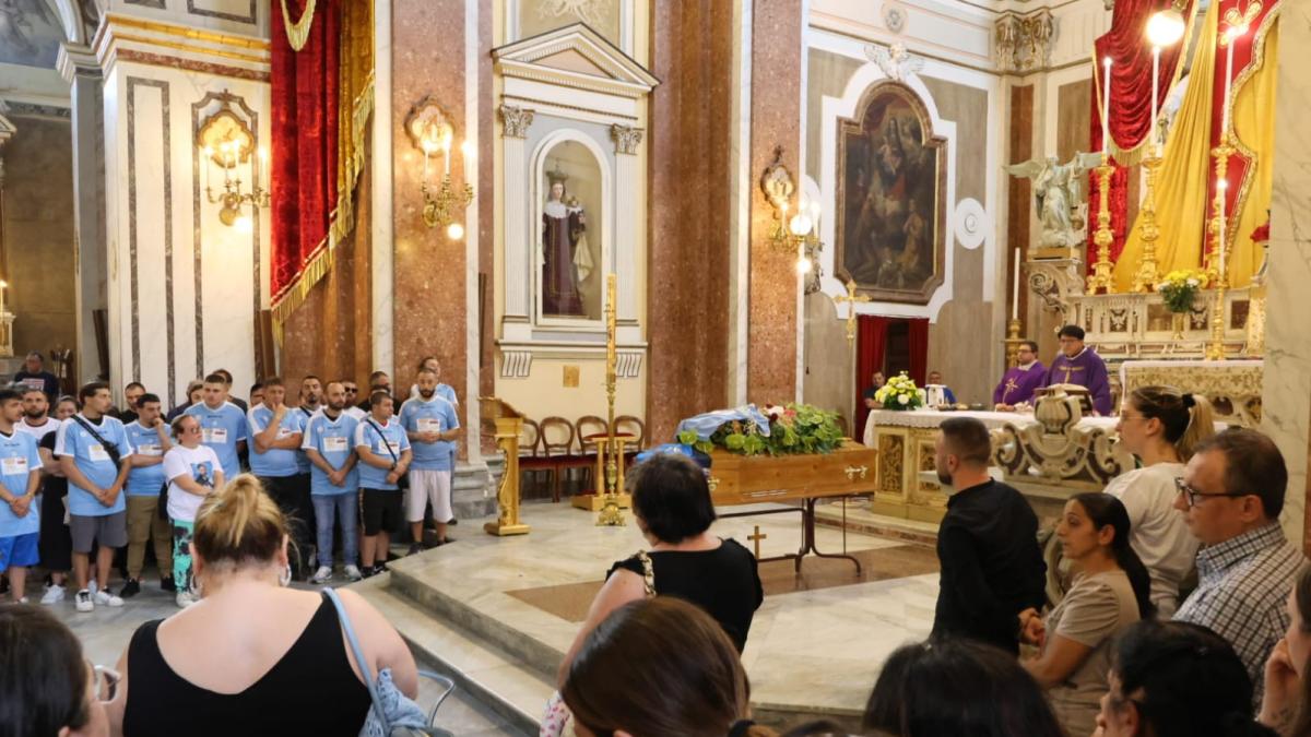 Uccisi dal suocero, il giorno dei funerali. A Melito vietato il corteo ...