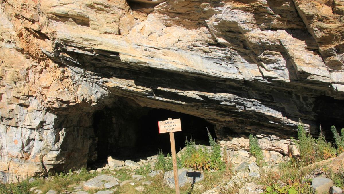 Le incisioni dei pastori nella grotta Edelweiss | Corriere.it