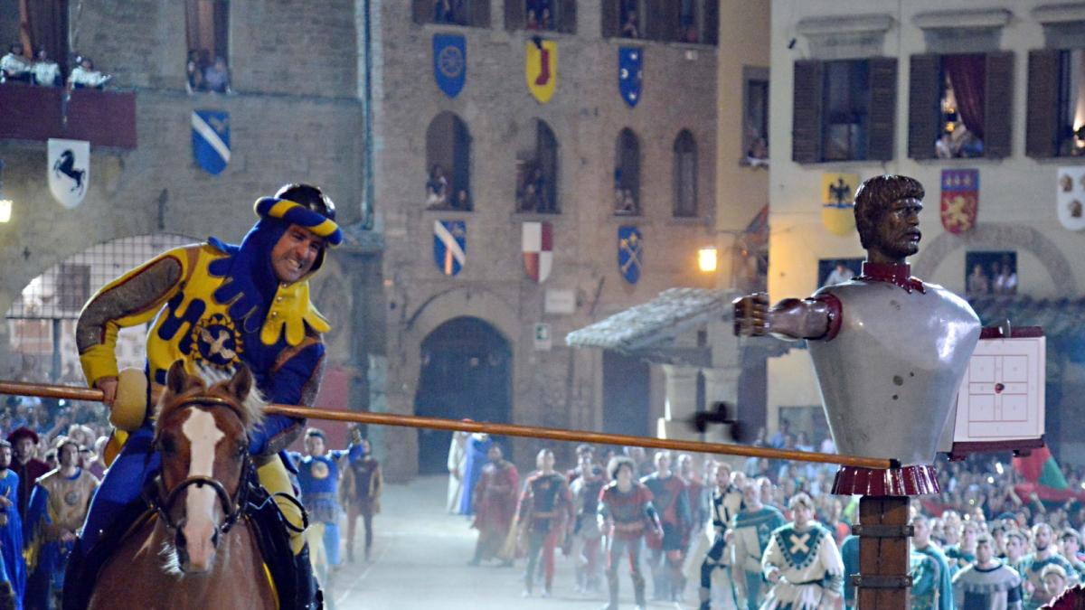 Arezzo, ecco la Giostra del Saracino | Corriere.it