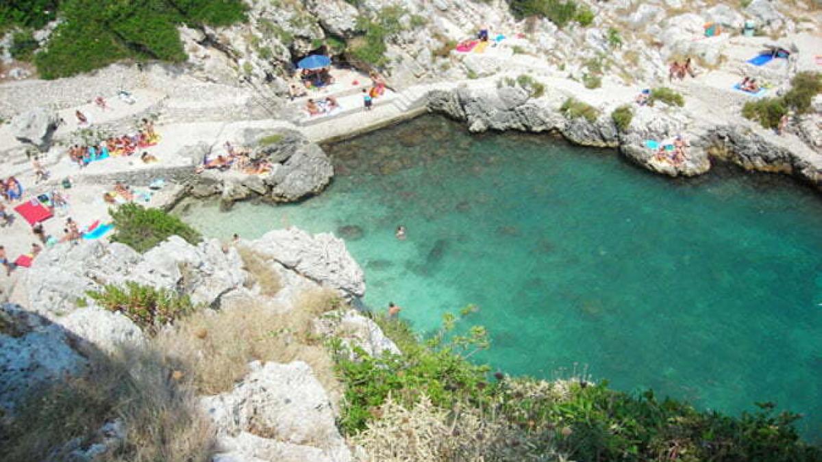 Si sente male mentre lavora in spiaggia, morto 61enne: dramma nella ...