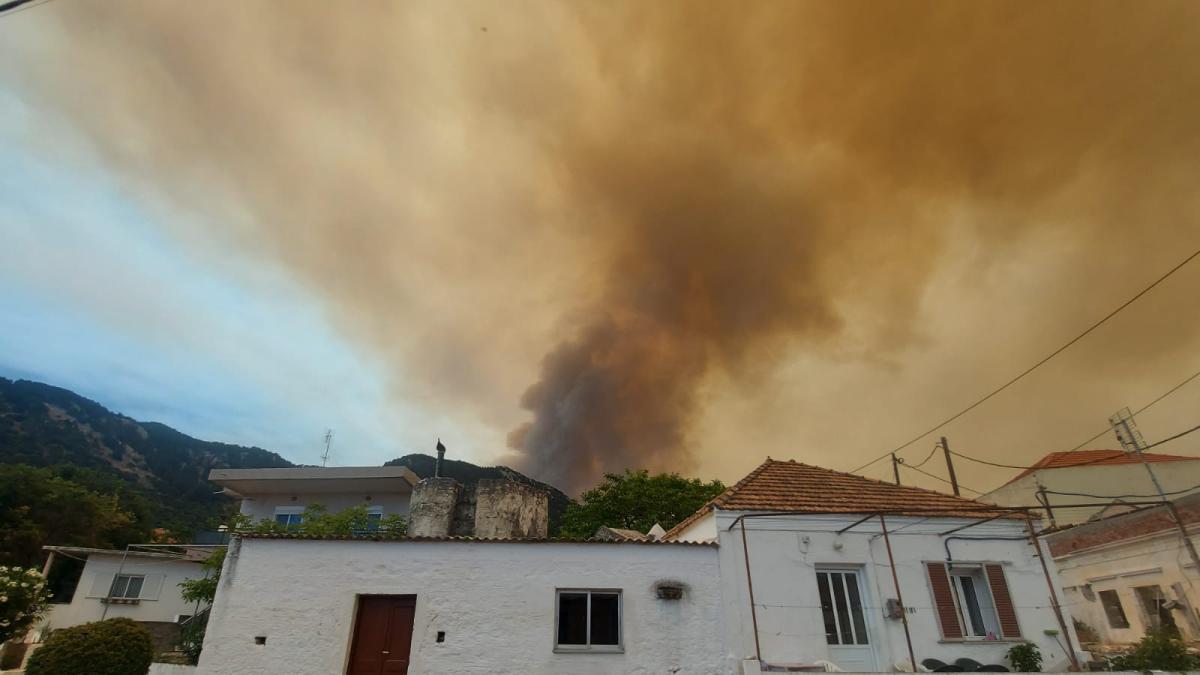 Incendi a Rodi, il racconto di un toscano: «Hotel inghiottiti in pochi ...