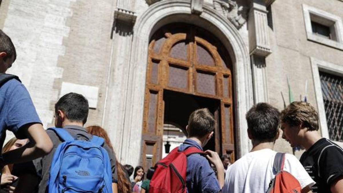 Scuola, a Roma 9mila cattedre scoperte: è corsa alle supplenze. Alcuni ...