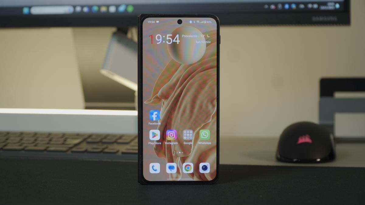 OnePlus Open, le immagini del primo smartphone pieghevole dell'azienda ...
