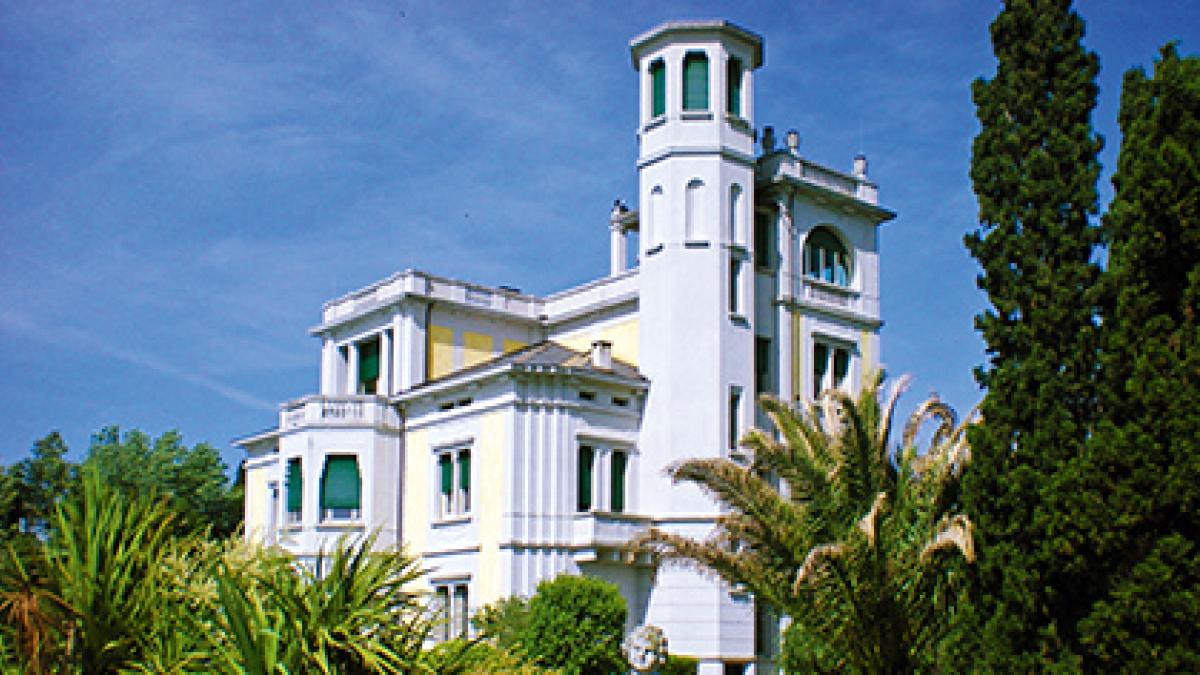 Sirmione, Villa Ansaldi sul Garda affittata da René Benko alla «sua ...