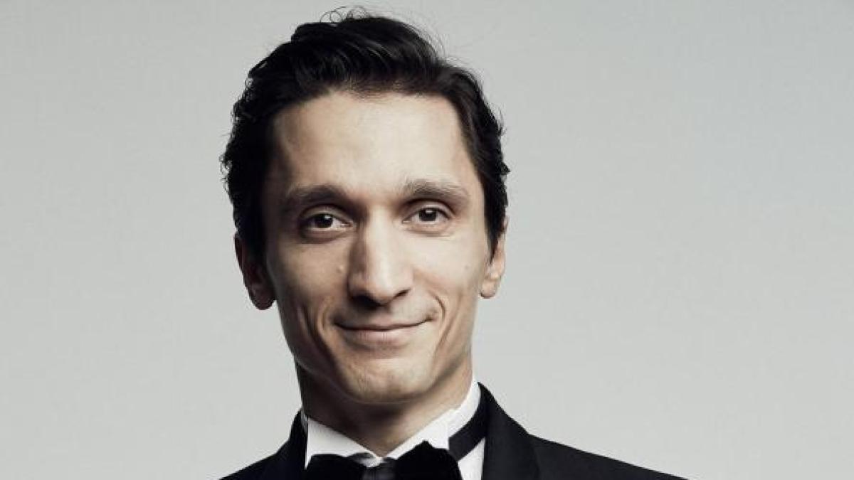 Hacker contro Alexander Romanovsky, pianista filo Putin che suonò sulle macerie di Mariupol ...