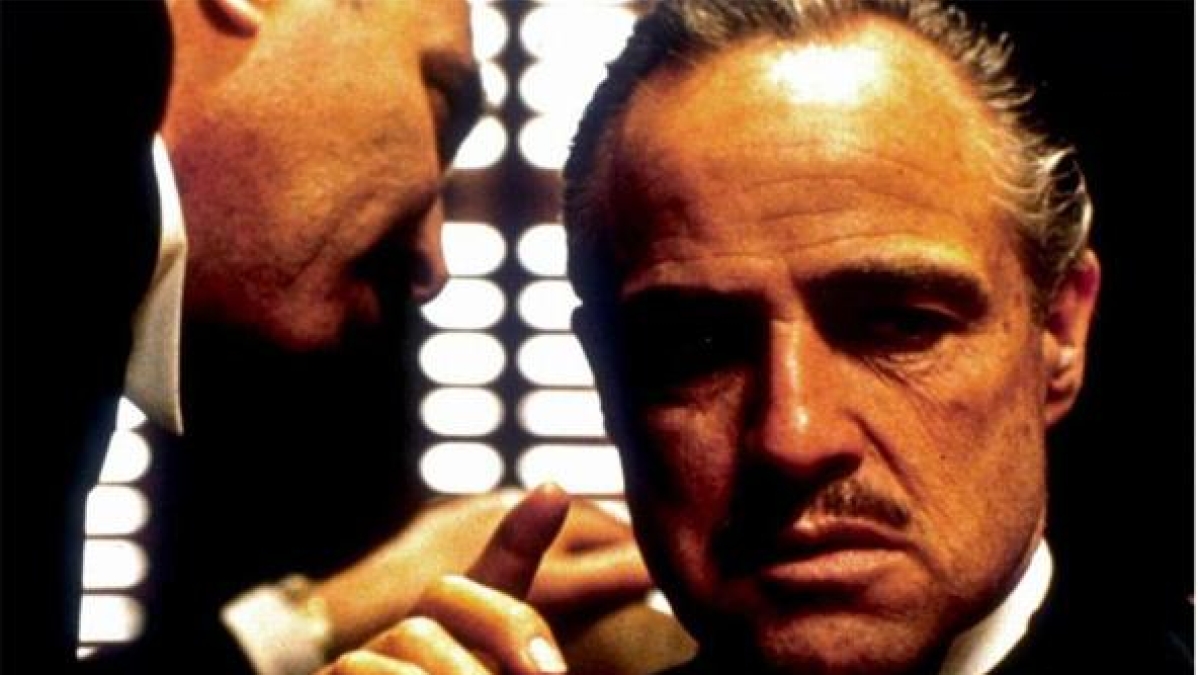 «Il padrino» su Iris: Al Pacino quasi licenziato, gli scherzi di Brando ...