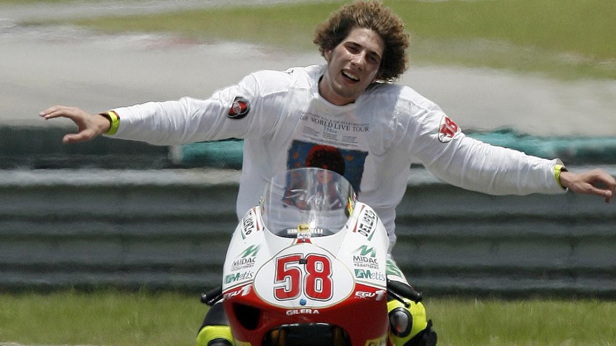 Marco Simoncelli, a Coriano una rotonda intitolata al pilota morto in ...
