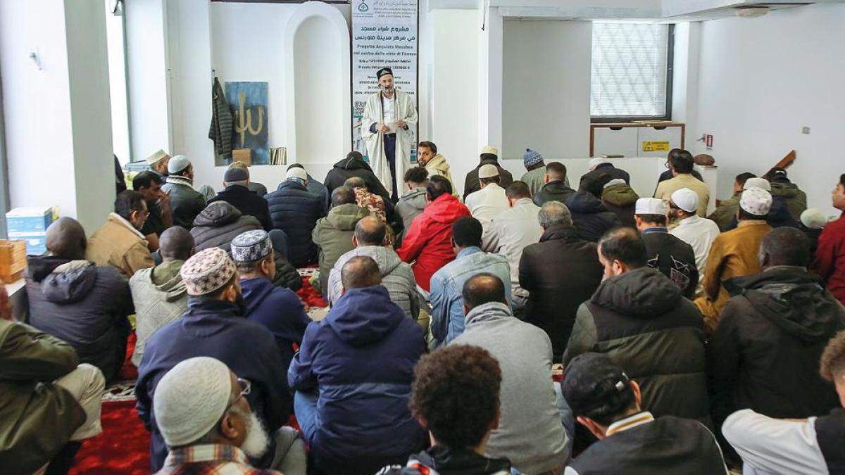 La prima preghiera nella nuova moschea di Firenze: «Un giorno ...
