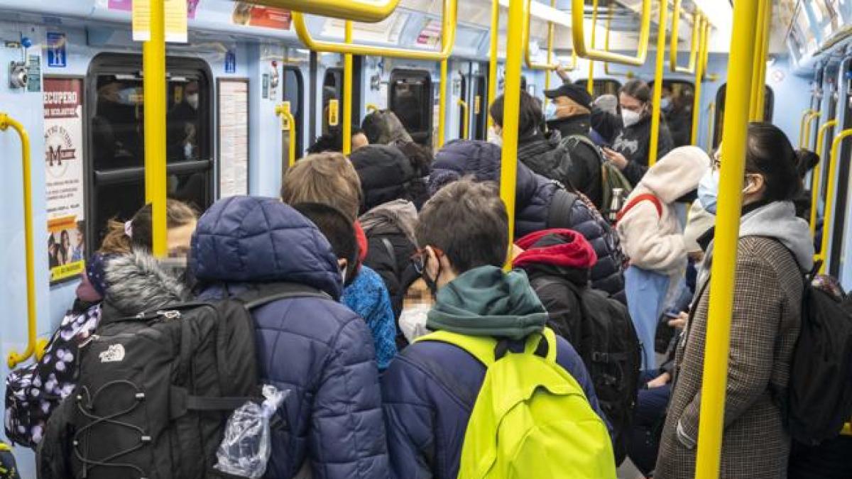 Milano, tenta di rapinare una 49enne alla fermata Sondrio e fugge ...