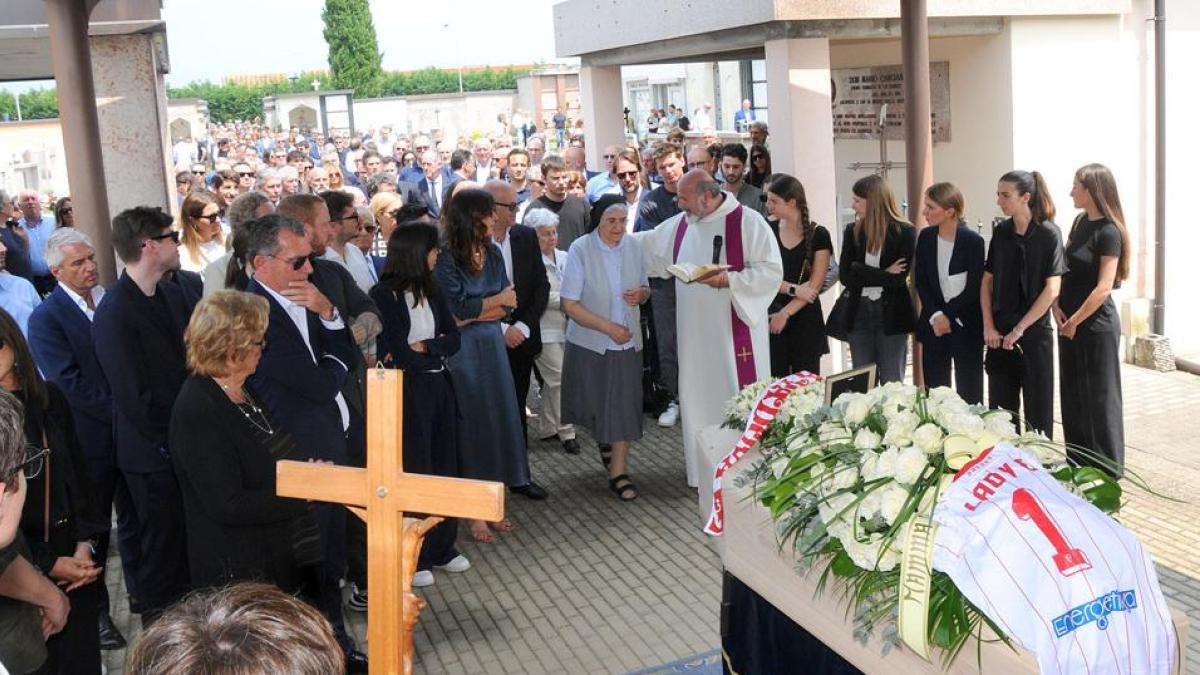Treviso, folla ai funerali di Barbara Carron: «Amavi la vita perché ...
