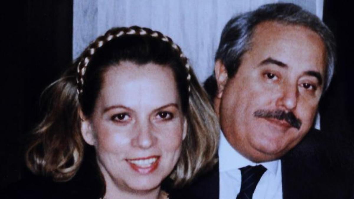 Oltre 50 magistrati rendono omaggio a Salerno alla collega Francesca ...