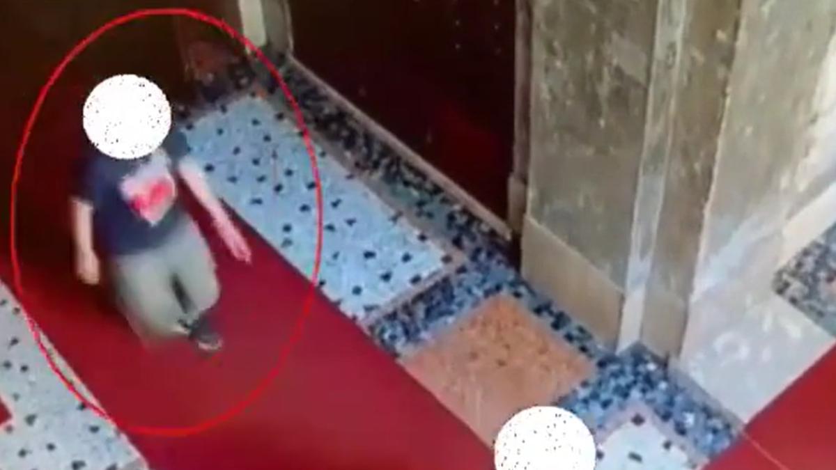 Milano, anziana aggredita nell'androne di casa, via la collana da 10 ... Milano, anziana aggredita nell'androne di casa, via la collana da 10 ...