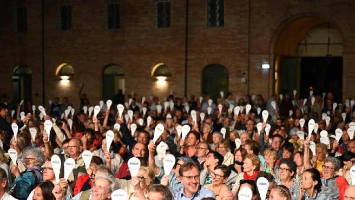 «Processo storico» al libro «Cuore»: il pubblico assolve il libro di ...