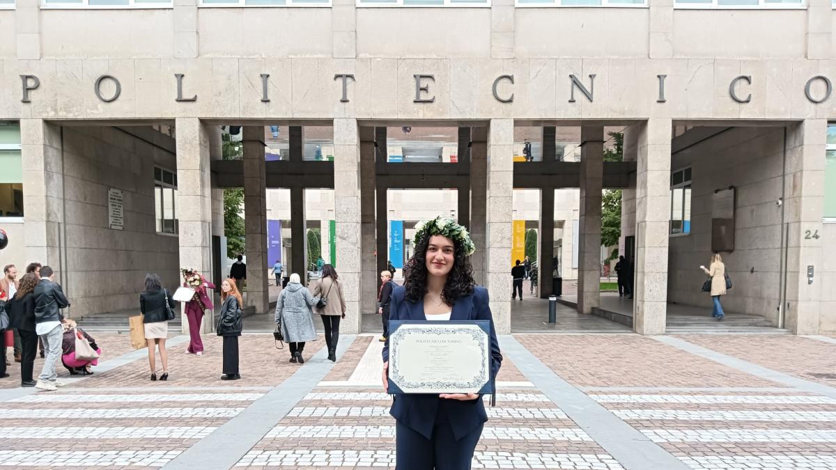 Torino, si laurea al Politecnico a 20 anni. La brindisina Lucia ...