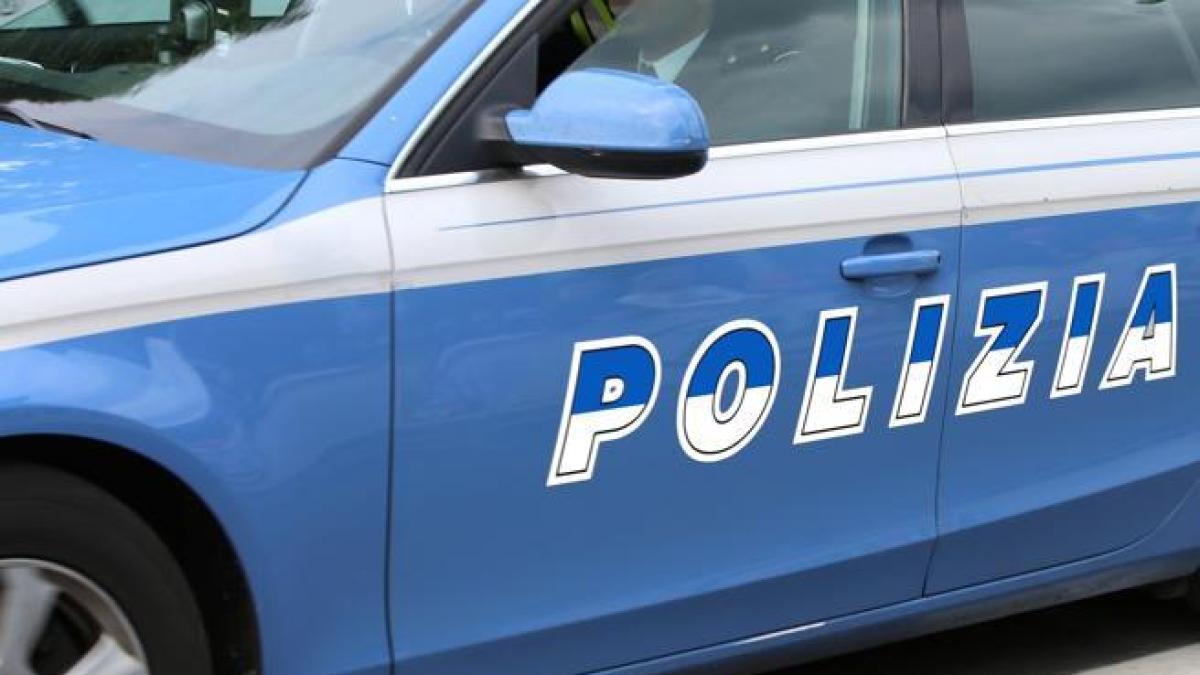 San Matteo della Decima, spara per provare una pistola e rompe il vetro ...