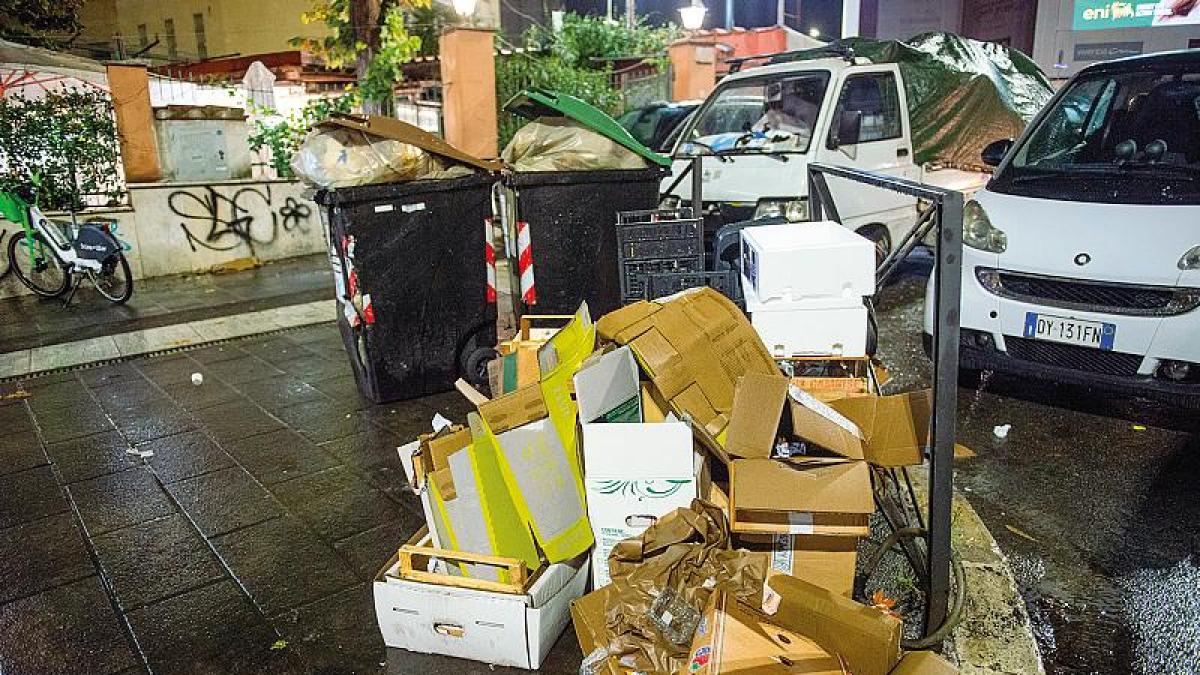 Rifiuti a Roma: ridotta la Tari per negozi, uffici e imprese. Ma anche ...