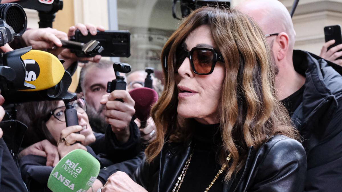 Santanchè si fa largo tra i «fratelli» d'Italia e nella sala cala il ...