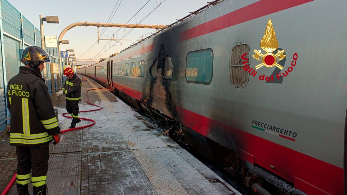 Inizio di incendio su un treno a Lastra a Signa: chiusa la stazione ...