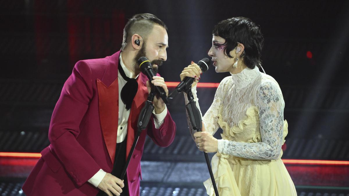 «Cuoricini» dei Coma Cose, il significato del testo a Sanremo 2025 ...