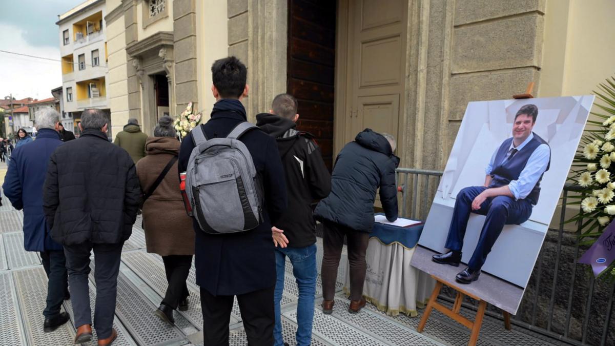 Biassono, i funerali di Lorenzo Rovagnati. La moglie: «Ti ho sentito al ...
