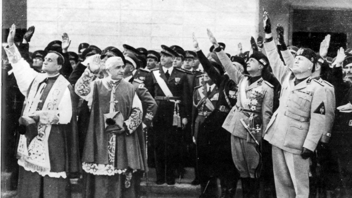 La vera storia del saluto romano (che non è romano) da Mussolini a Musk ...