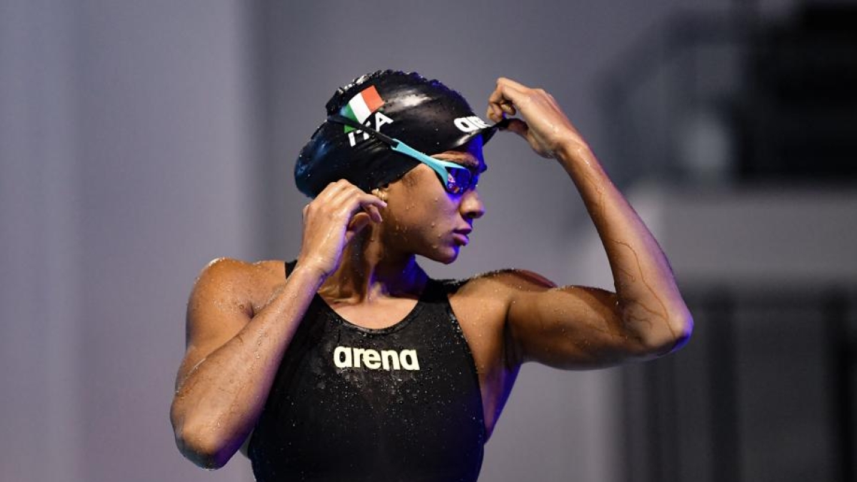 Nuoto, Sara Curtis batte il record di Federica Pellegrini nei 100 stile ...