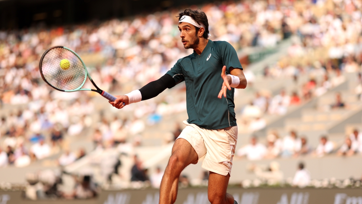 Il coach di Musetti: «Da bambino gli ho stravolto tutto il tennis, ma ...