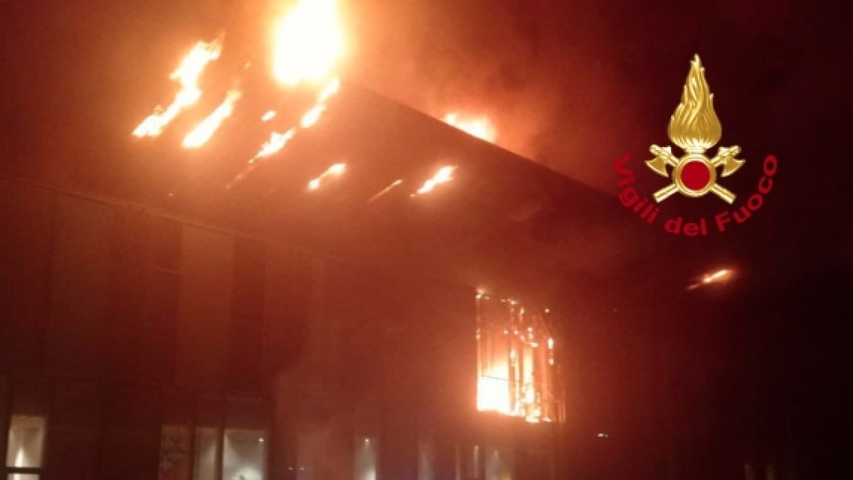 Firenze, rogo al Viola Park, indagato un baby calciatore | Corriere.it