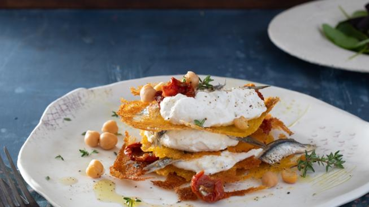 Millefoglie di polenta con pesce azzurro e mousse di ceci e ricotta ...