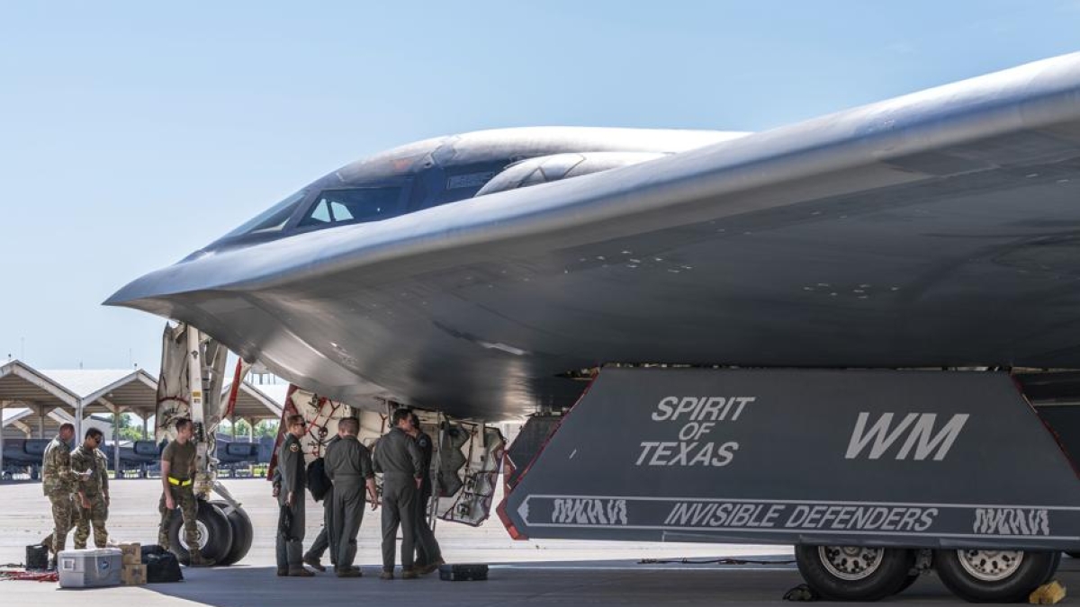 Panini, semi di girasole e una stuoia: la vita a bordo dell’aereo ...