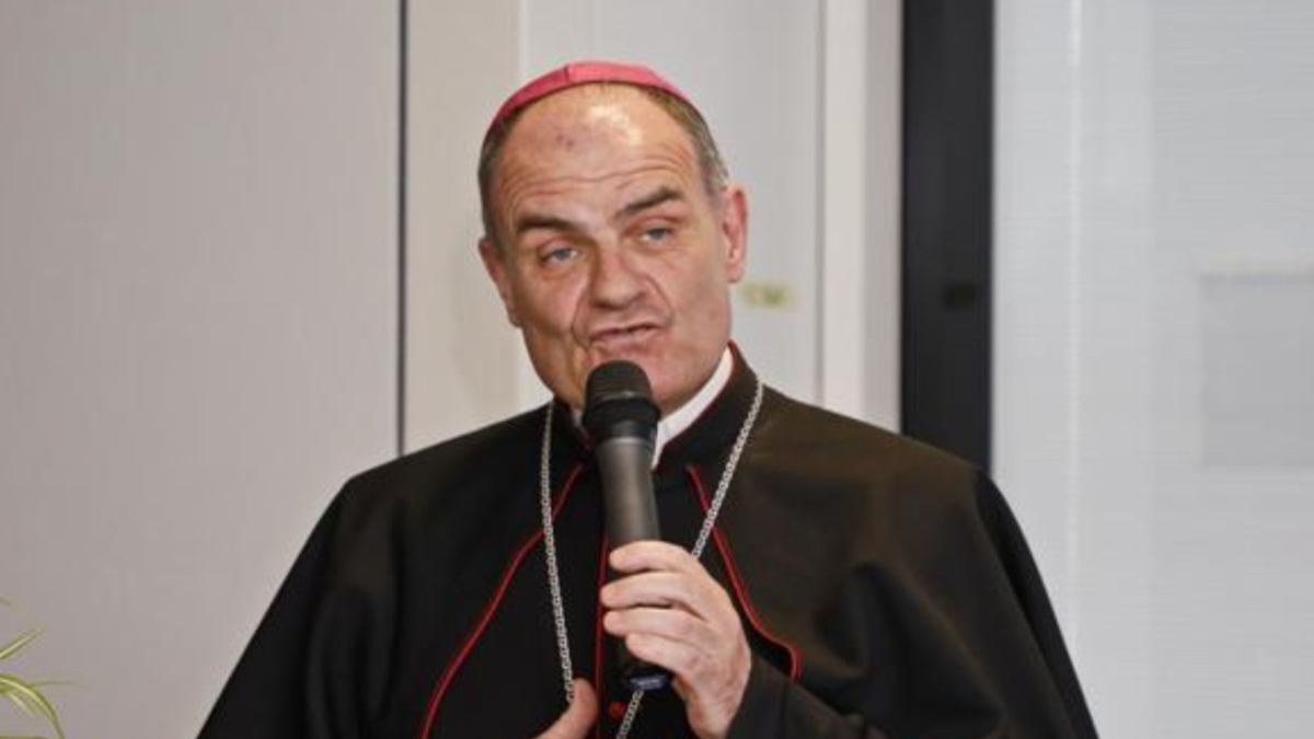 Abusi nella Chiesa, il vescovo di Bolzano ci ripensa: «Don Giorgio ...