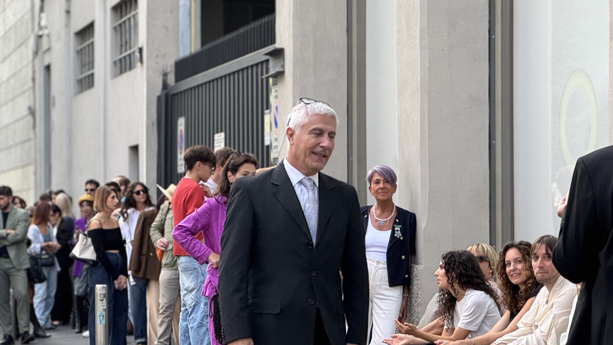 A Milano il casting de «Il diavolo veste Prada 2» in fila dalle 5. Ecco ...