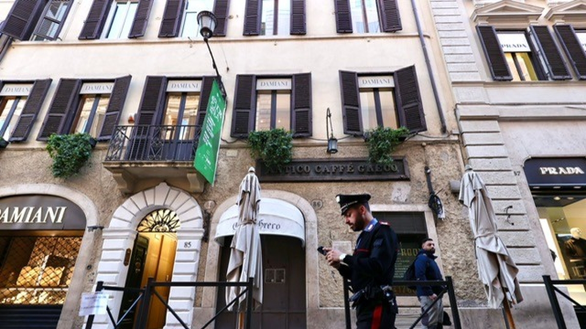 Roma, sfrattato l'Antico Caffè Greco che chiude per sempre. Per il ...