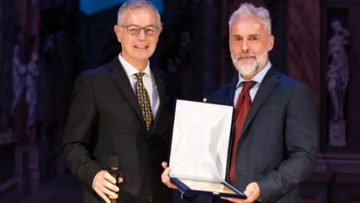 Don Fusari, il prete influencer e bodybuilder, stravince il premio letterario Neri Pozza: «Sono ...