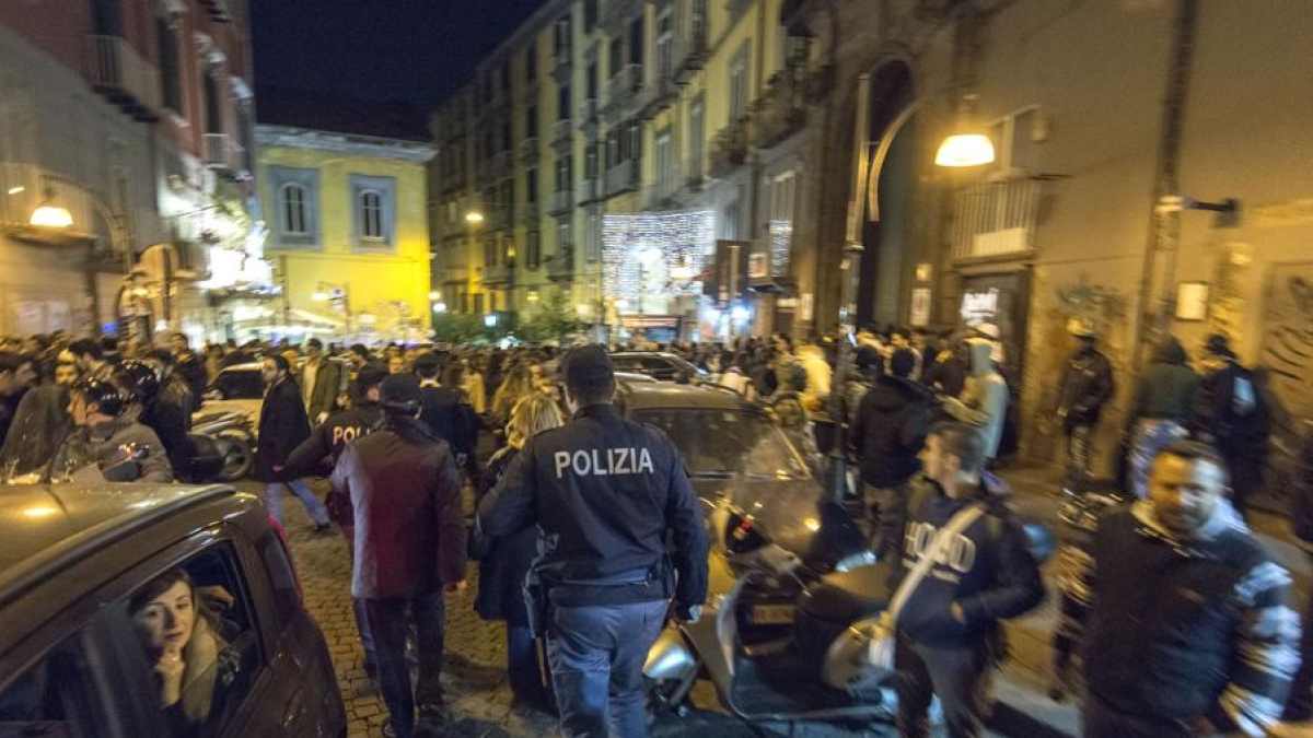 Movida, arriva l’ordinanza del Comune di Napoli: chiusura dei baretti all’1.30 nel weekend ...