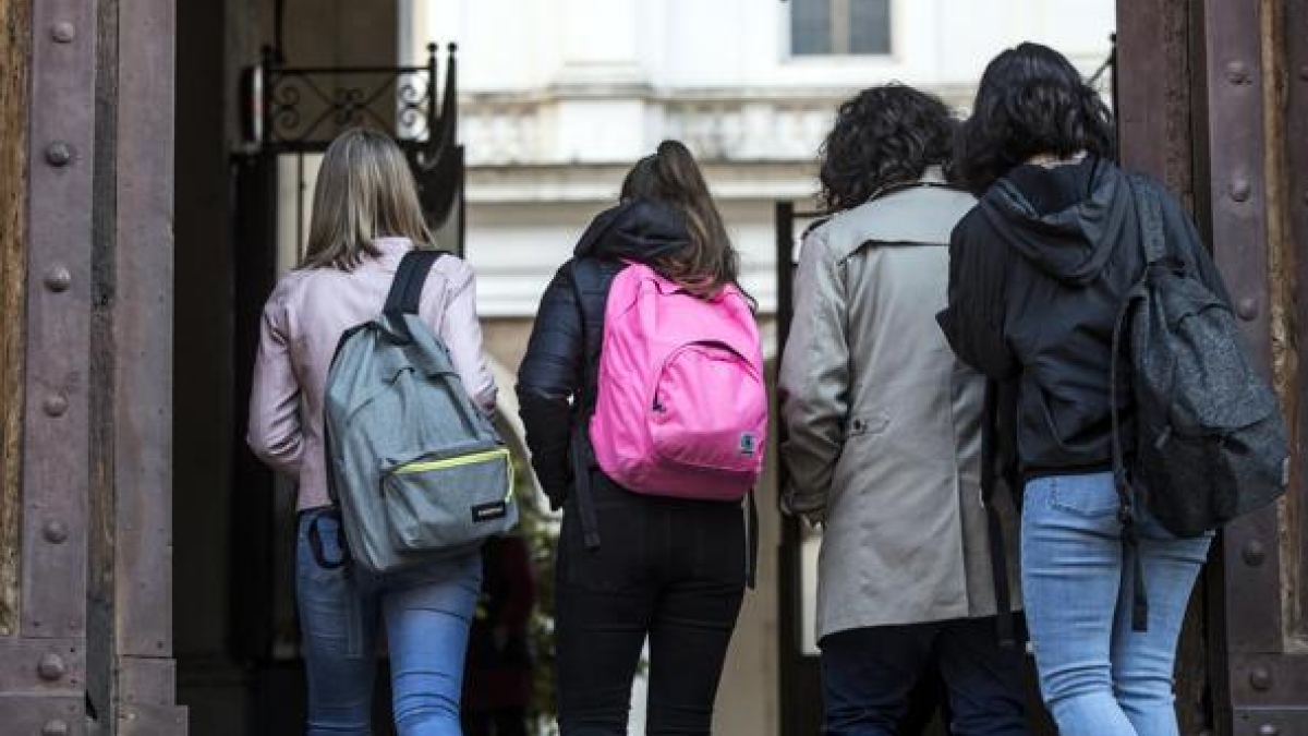 «La prof insulta e umilia gli allievi». La lettera dei genitori al ...