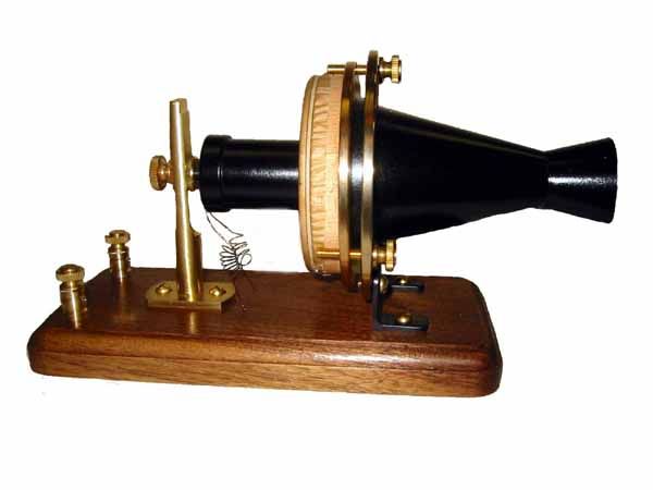Alexander Bell moriva 100 anni fa: ha inventato lui il telefono? La ...