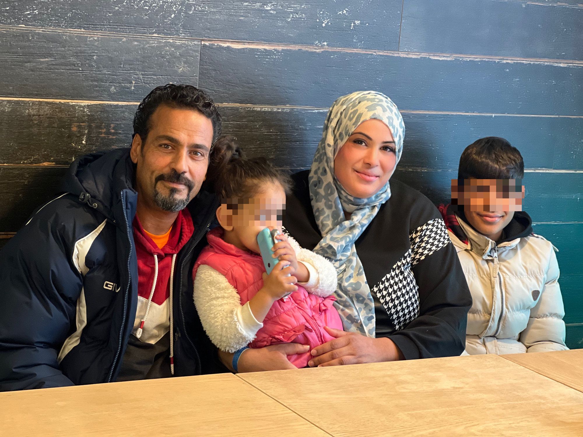 Hajer, Rchid e i loro due bambini: una famiglia in strada a Milano ...