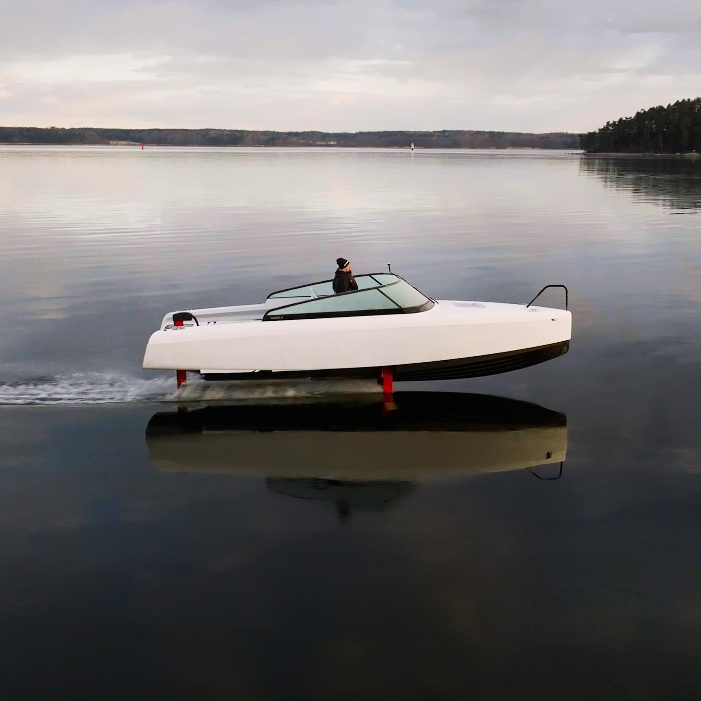 Le barche elettriche che «volano» silenziose sull'acqua e si ...