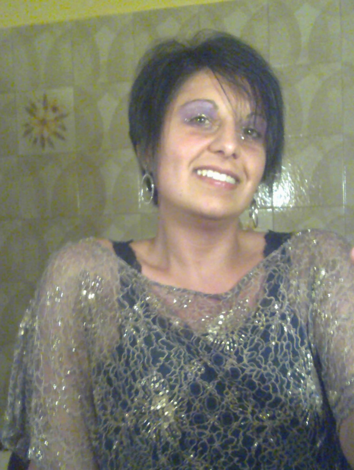 Incidente a Mezzana Rabattone, si schianta con l'auto contro un muretto ...