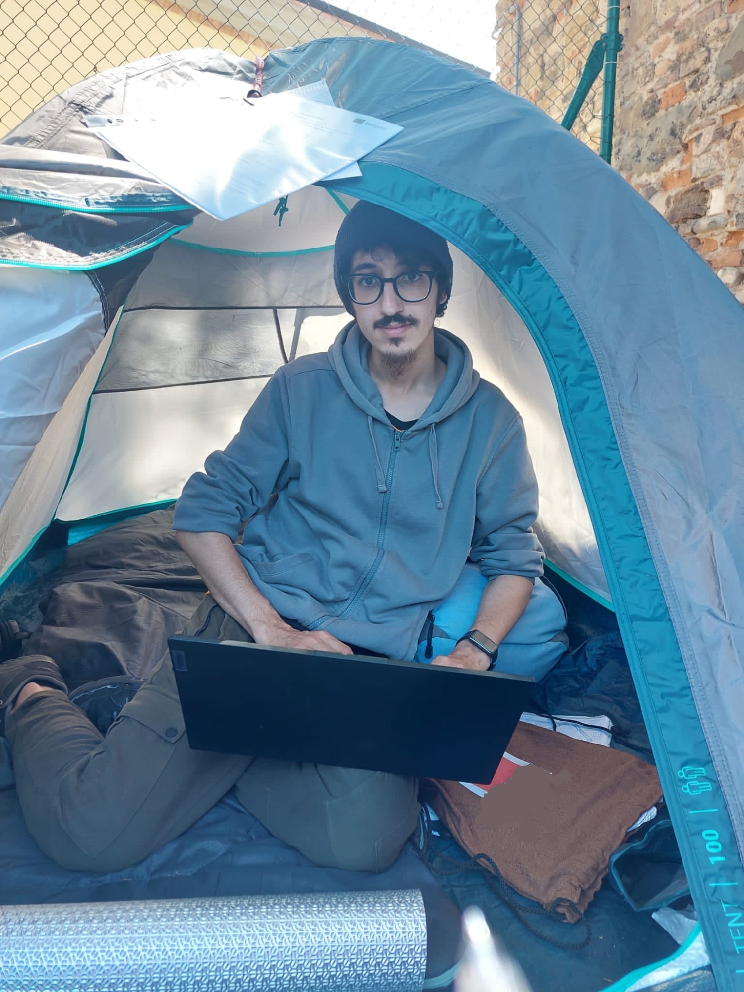 La storia di Youssef, il 25enne programmatore che ora fa il rider e ...