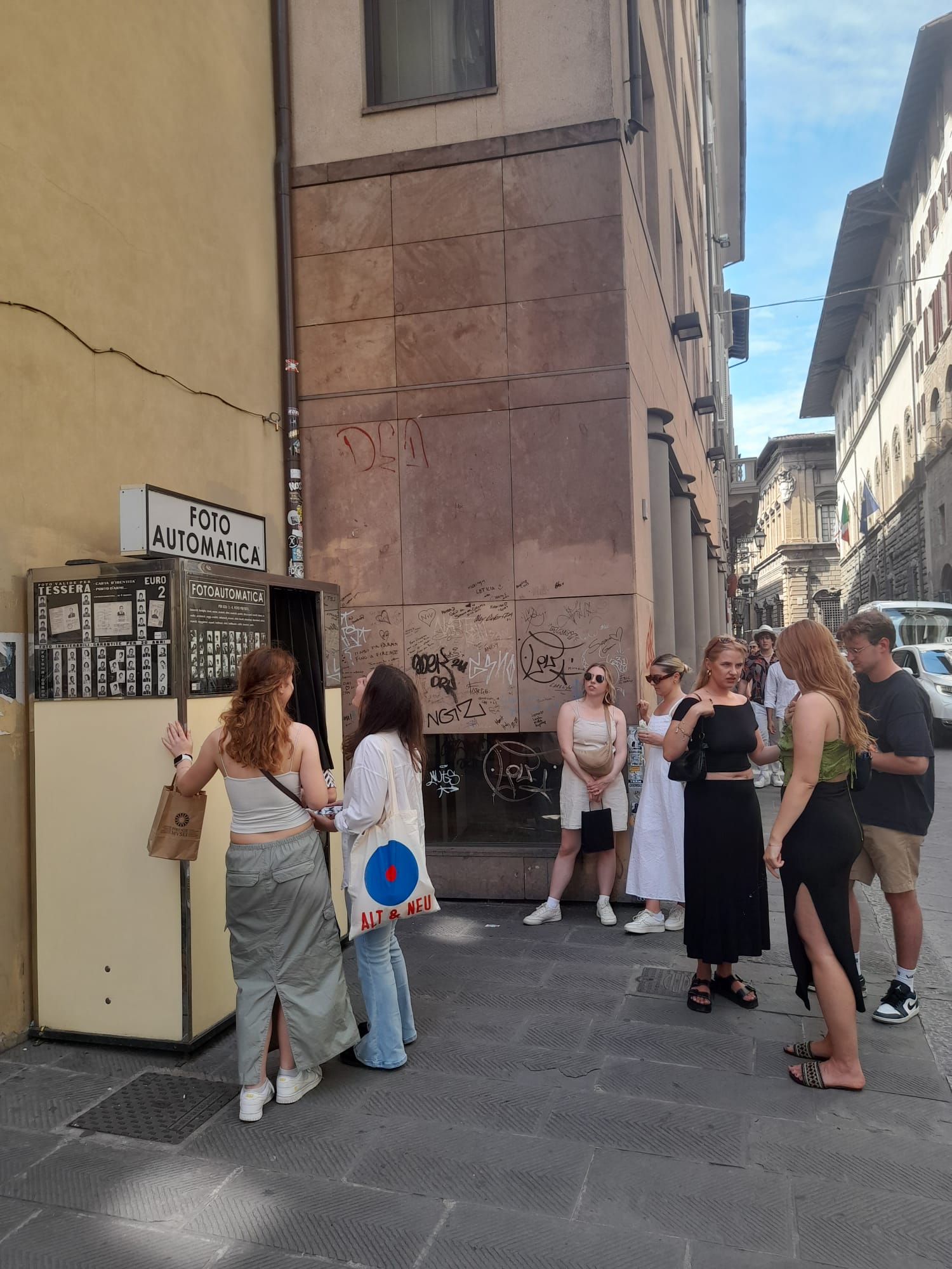 Firenze, tutti in fila da Fotoautomatica (per 4 scatti in bianco e nero ...