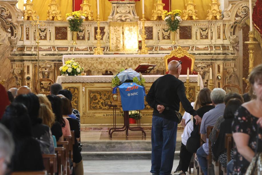 Uccisi dal suocero, il giorno dei funerali. A Melito vietato il corteo ...