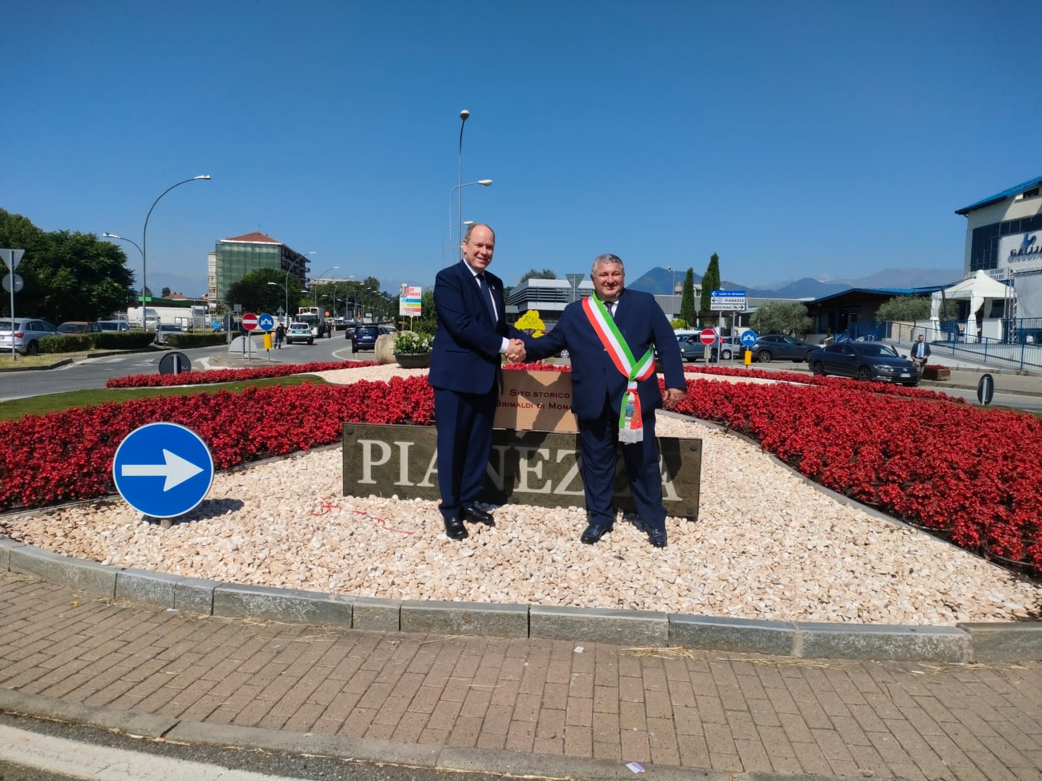 Pianezza accoglie il principe Alberto di Monaco che diventa cittadino ...