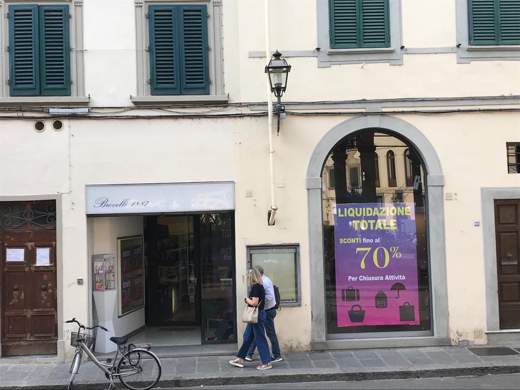 Firenze, dopo 136 anni chiude lo storico negozio Brovelli | Corriere.it