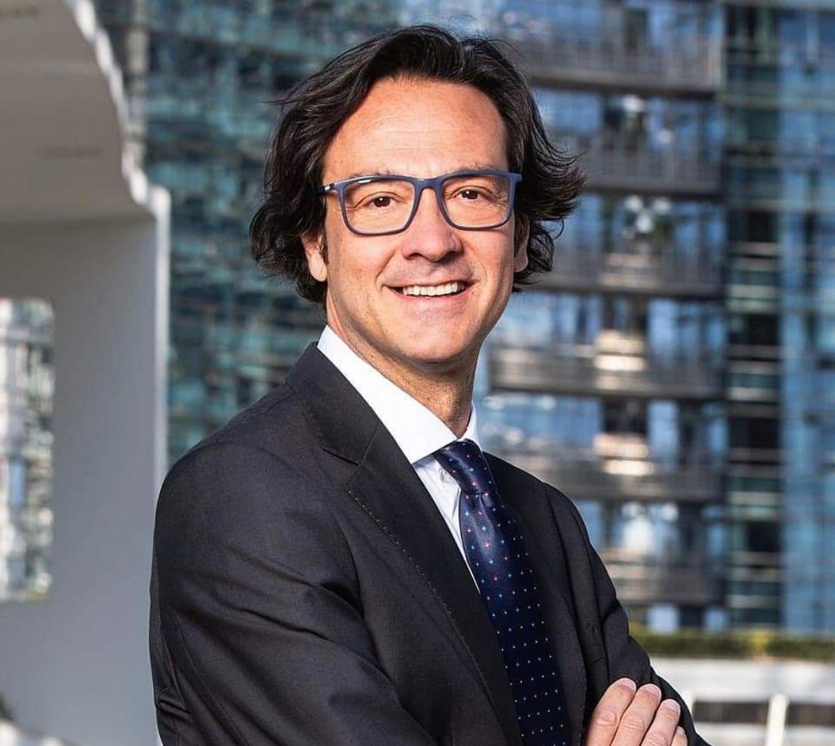 Video, social e cura del look, l'agente immobiliare del lusso: «Così ...