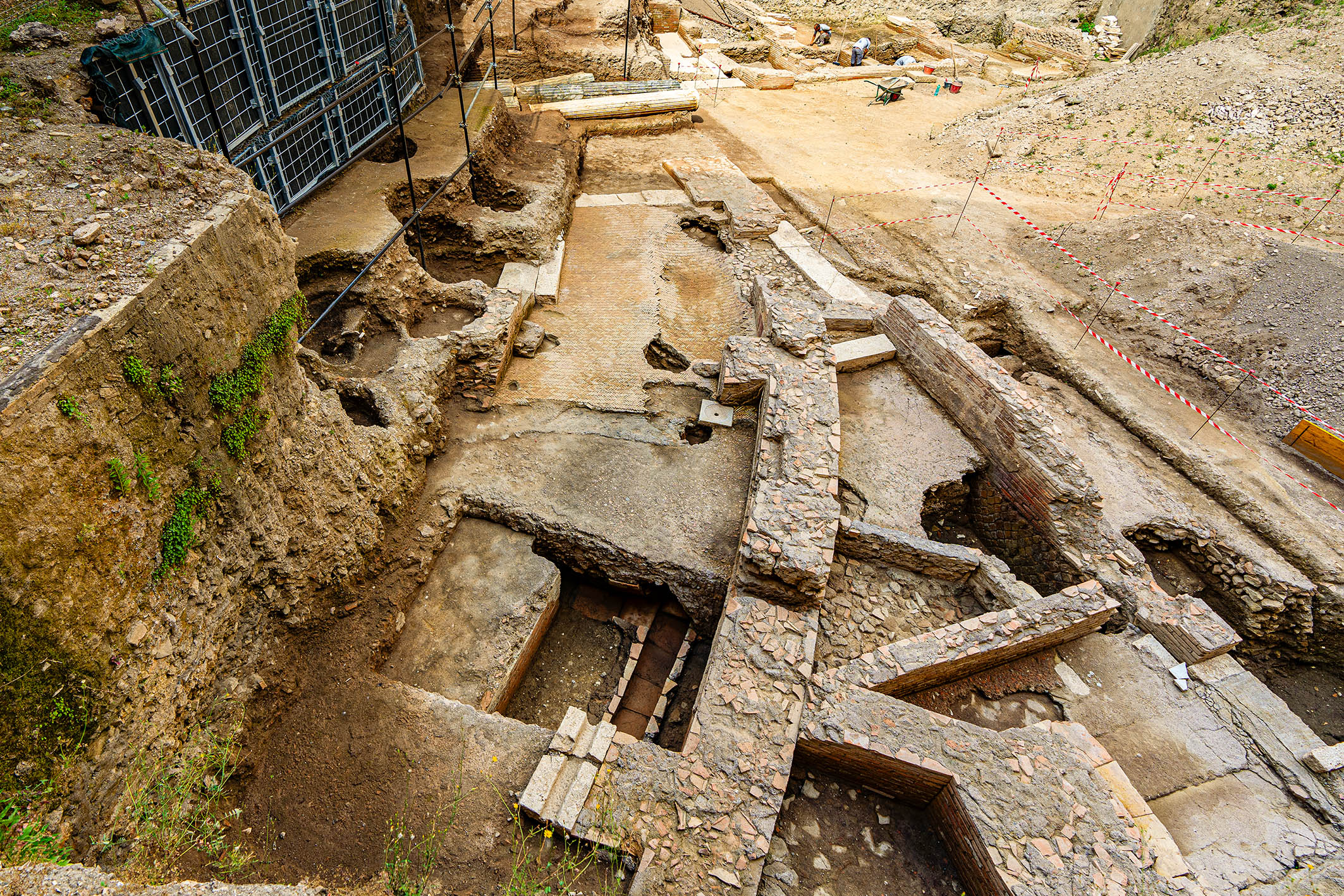 Ritrovato a Roma il leggendario Teatro di Nerone: resti della cavea ...