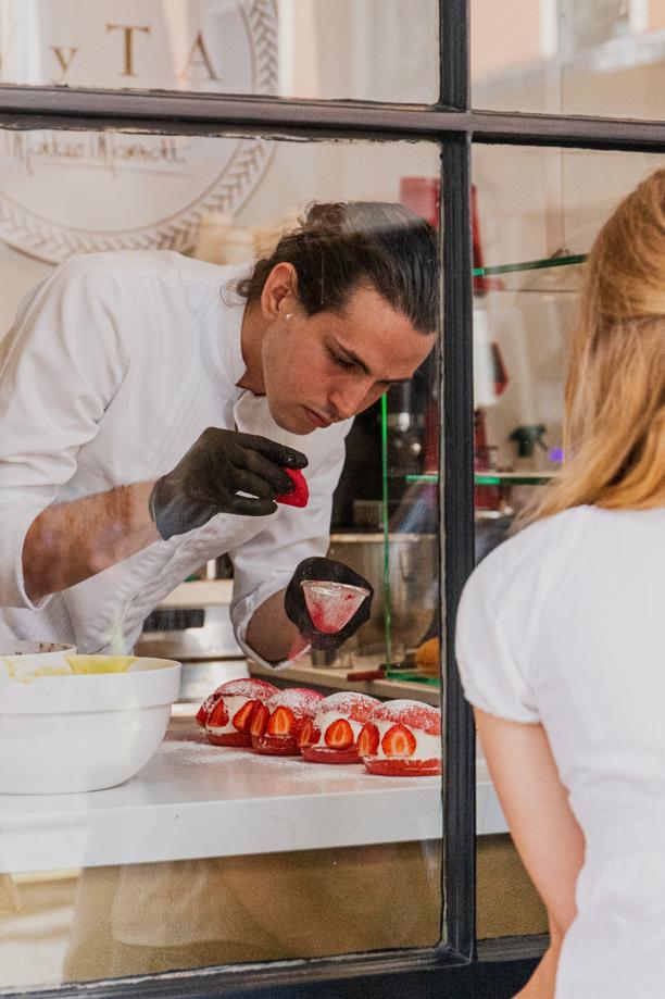 Matteo Manzotti, pasticceria d'autore da Treviglio a Londra. Con i maritozzi ispirati a Barbie ...