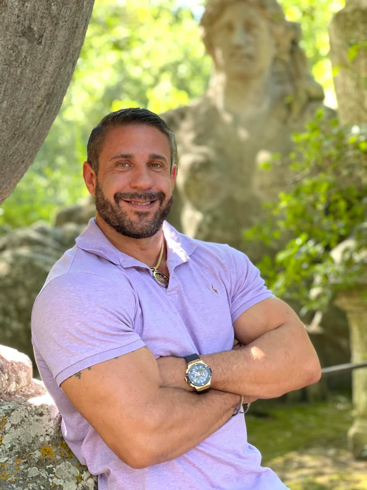 Il prof (senza contratto) ed ex pornostar Ruggero Freddi «licenziato ...