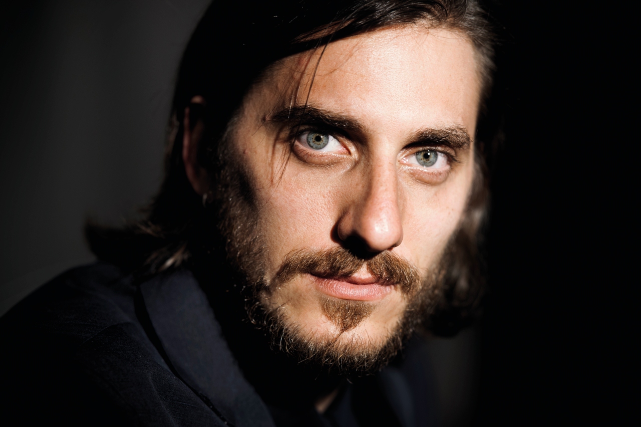 Luca Marinelli compie 40 anni: ha interpretato Fabrizio De André, la ...